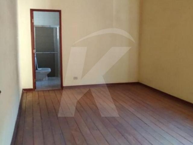 Casa com 2 Quartos e 2 banheiros à Venda 200 m²
