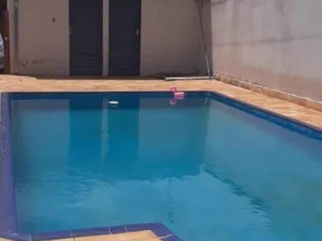 Casa com 2 Quartos e 2 banheiros à Venda, 222 m² por R$ 340.000