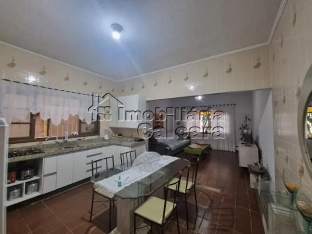 Casa com 2 Quartos e 2 banheiros à Venda, 234 m² por R$ 350.000