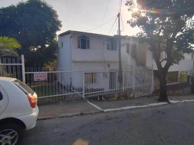 Casa com 2 Quartos e 2 banheiros à Venda, 300 m² por R$ 350.000