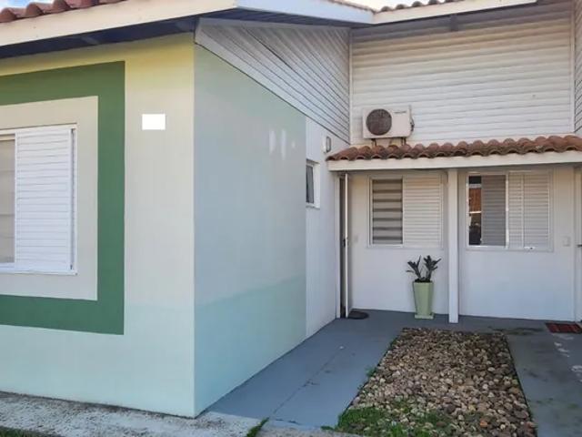 Casa com 2 Quartos e 2 banheiros à Venda, 48 m² por R$ 295.000
