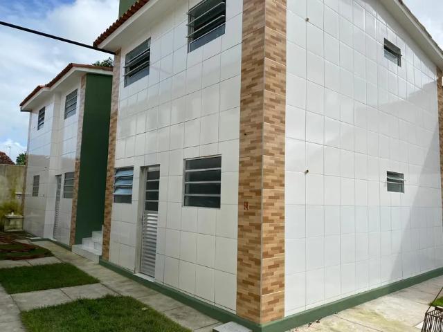 Casa com 2 Quartos e 2 banheiros à Venda, 40 m² por R$ 170.000