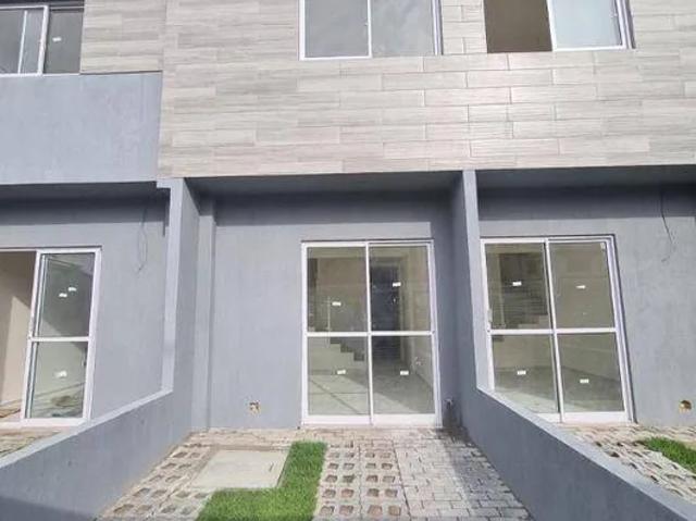 Casa com 2 Quartos e 2 banheiros à Venda, 56 m² por R$ 299.990