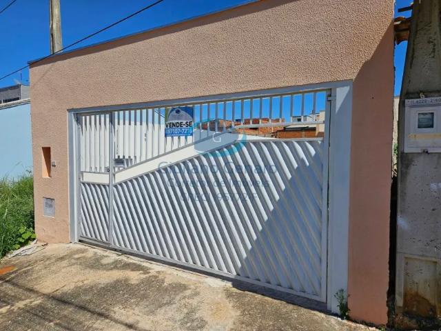 Casa com 2 Quartos e 2 banheiros à Venda, 56 m² por R$ 320.000