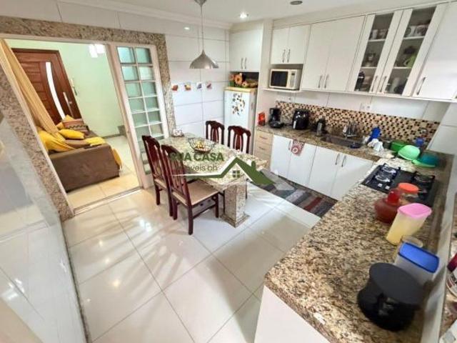 Casa com 2 Quartos e 2 banheiros à Venda, 57 m²