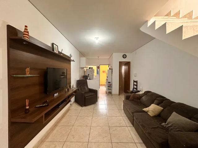 Casa com 2 Quartos e 2 banheiros à Venda, 58 m² por R$ 209.000