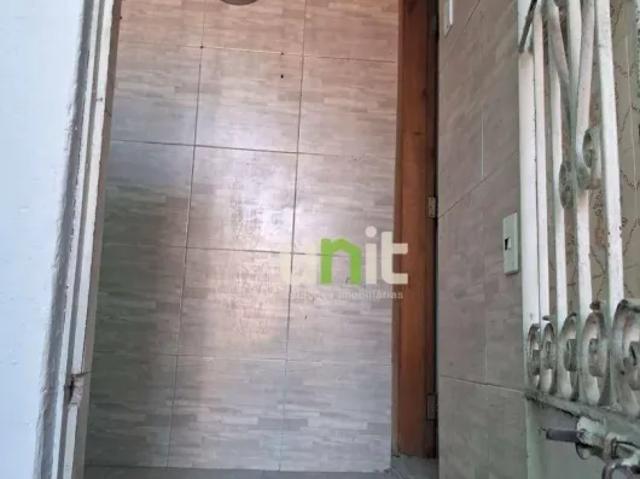 Casa com 2 Quartos e 2 banheiros à Venda, 50 m² por R$ 215.000
