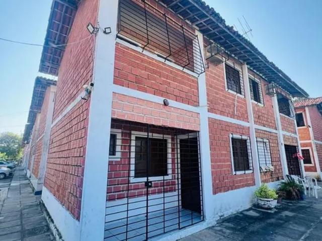 Casa com 2 Quartos e 2 banheiros à Venda, 64 m² por R$ 137.000