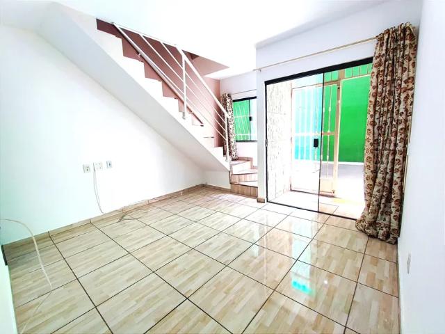 Casa com 2 Quartos e 2 banheiros à Venda, 64 m² por R$ 209.000