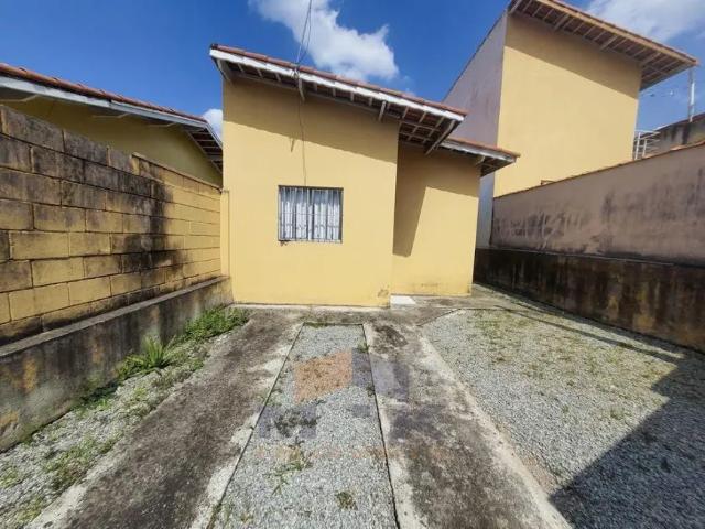 Casa com 2 Quartos e 2 banheiros à Venda, 65 m² por R$ 270.000