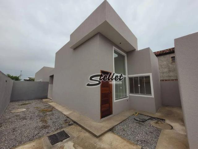 Casa com 2 Quartos e 2 banheiros à Venda, 65 m² por R$ 299.000