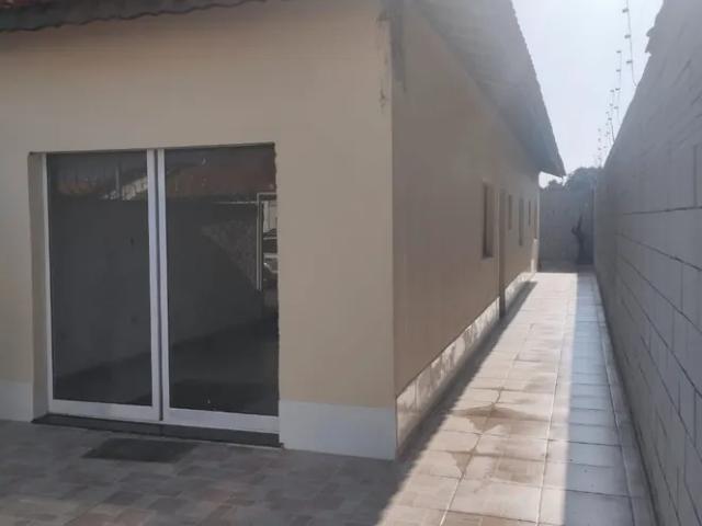 Casa com 2 Quartos e 2 banheiros à Venda, 66 m² por R$ 229.000