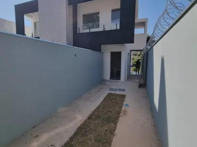 Casa com 2 Quartos e 2 banheiros à Venda, 66 m² por R$ 350.000