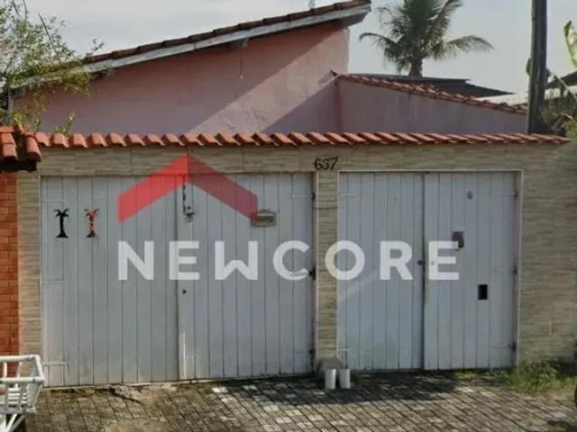 Casa com 2 Quartos e 2 banheiros à Venda, 68 m² por R$ 230.000