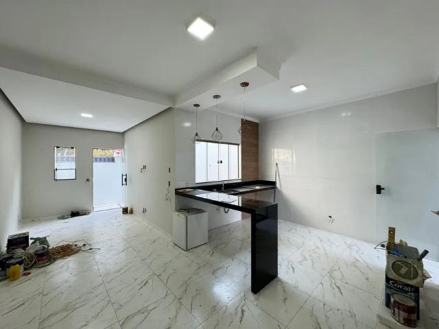 Casa com 2 Quartos e 2 banheiros à Venda, 69 m² por R$ 360.000