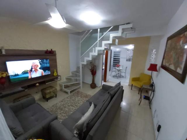 Casa com 2 Quartos e 2 banheiros à Venda, 60 m² por R$ 230.000