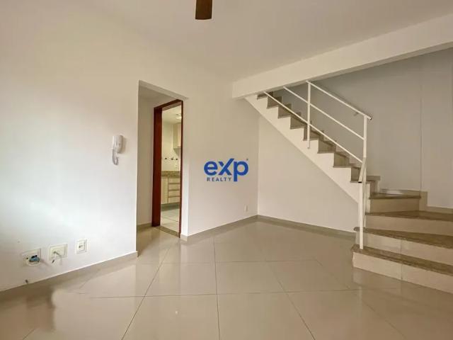 Casa com 2 Quartos e 2 banheiros à Venda, 60 m² por R$ 275.000