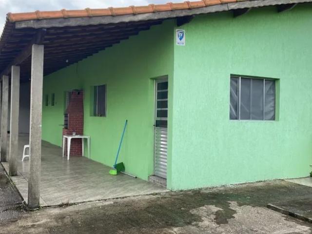 Casa com 2 Quartos e 2 banheiros à Venda, 62 m² por R$ 165.000