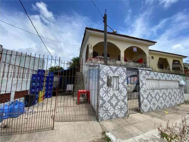 Casa com 2 Quartos e 2 banheiros à Venda, 75 m² por R$ 105.000