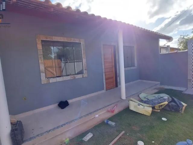 Casa com 2 Quartos e 2 banheiros à Venda, 76 m² por R$ 335.000