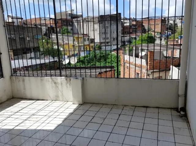 Casa com 2 Quartos e 2 banheiros à Venda, 77 m² por R$ 350.000
