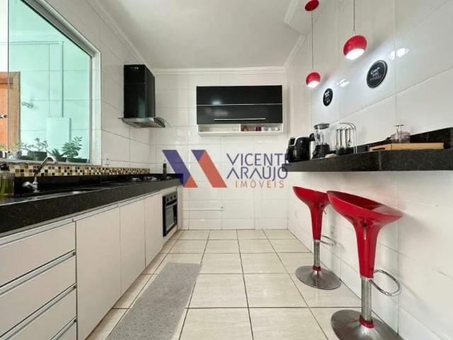 Casa com 2 Quartos e 2 banheiros à Venda, 78 m² por R$ 270.000