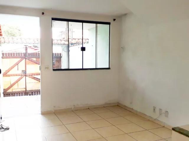 Casa com 2 Quartos e 2 banheiros à Venda, 70 m² por R$ 119.000