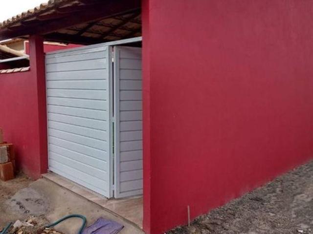 Casa com 2 Quartos e 2 banheiros à Venda, 70 m² por R$ 180.000