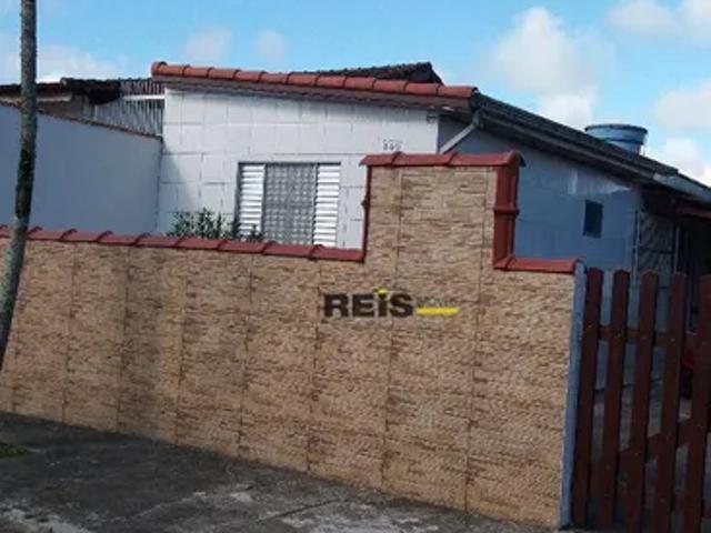 Casa com 2 Quartos e 2 banheiros à Venda, 70 m² por R$ 200.000