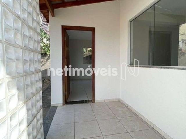 Casa com 2 Quartos e 2 banheiros à Venda, 70 m² por R$ 229.900