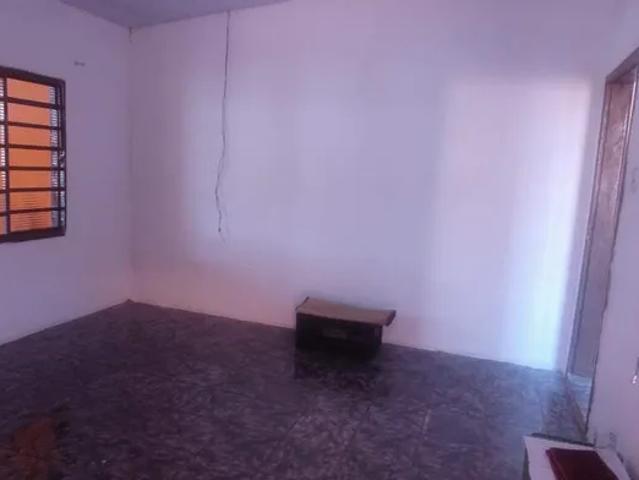 Casa com 2 Quartos e 2 banheiros à Venda, 70 m² por R$ 230.000