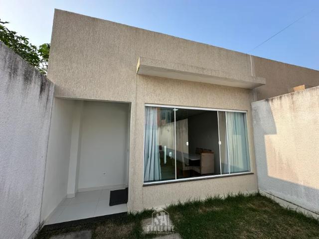 Casa com 2 Quartos e 2 banheiros à Venda, 70 m² por R$ 275.000