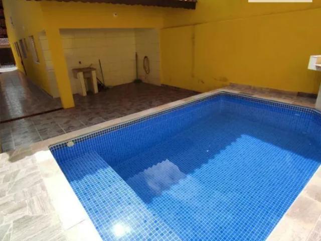 Casa com 2 Quartos e 2 banheiros à Venda, 70 m² por R$ 340.000