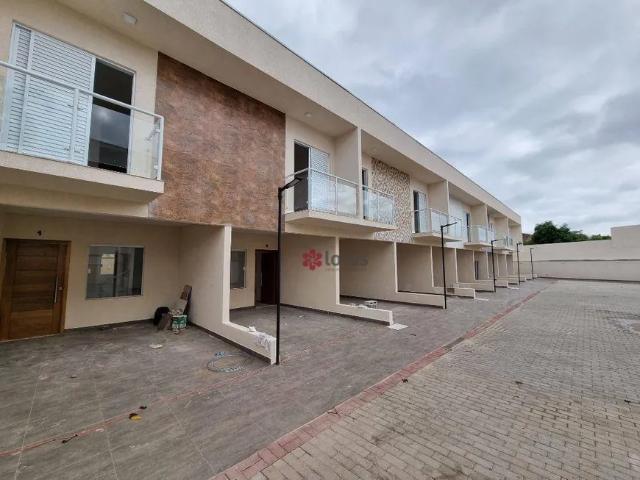 Casa com 2 Quartos e 2 banheiros à Venda, 70 m² por R$ 369.000
