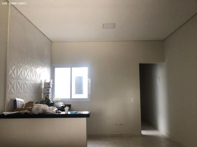 Casa com 2 Quartos e 2 banheiros à Venda, 70 m² por R$ 360.000