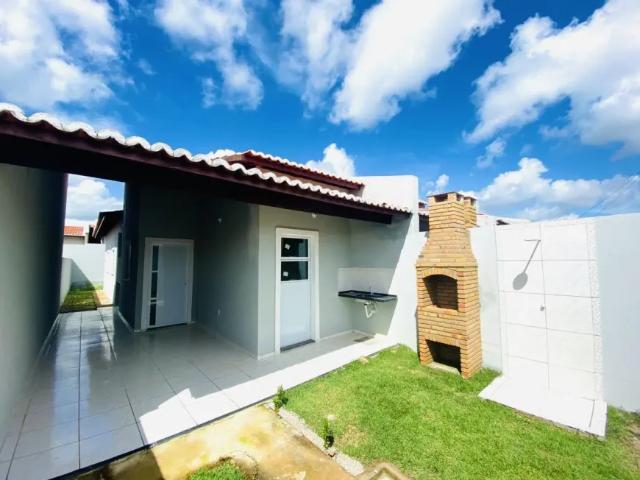 Casa com 2 Quartos e 2 banheiros à Venda, 84 m² por R$ 180.000