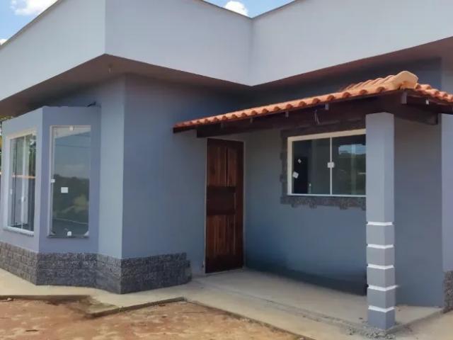 Casa com 2 Quartos e 2 banheiros à Venda, 84 m² por R$ 380.000