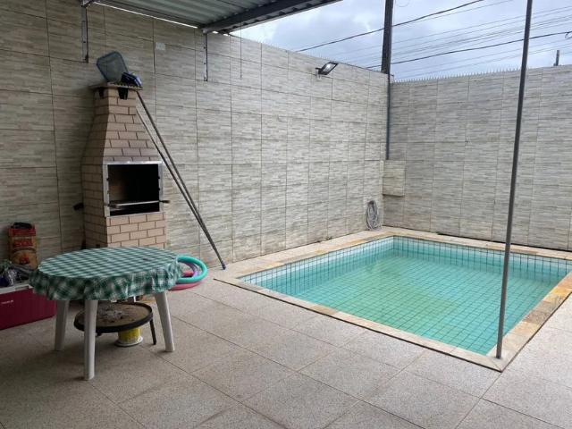Casa com 2 Quartos e 2 banheiros à Venda, 85 m² por R$ 200.000