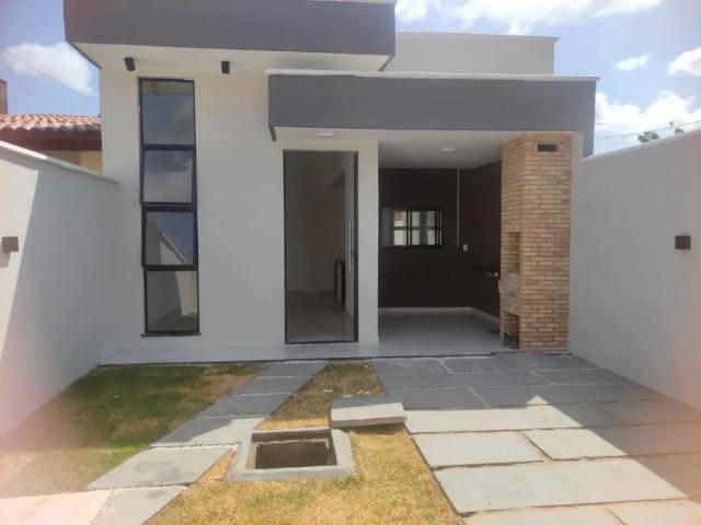 Casa com 2 Quartos e 2 banheiros à Venda, 89 m² por R$ 230.000