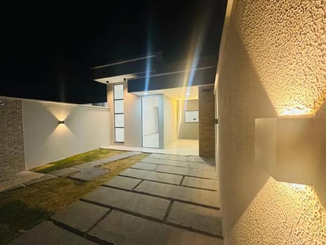 Casa com 2 Quartos e 2 banheiros à Venda, 89 m² por R$ 230.000
