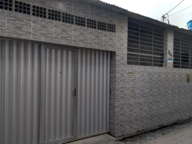 Casa com 2 Quartos e 2 banheiros à Venda, 80 m² por R$ 100.000