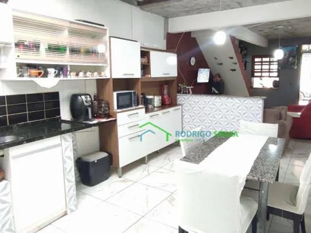 Casa com 2 Quartos e 2 banheiros à Venda, 80 m² por R$ 135.000