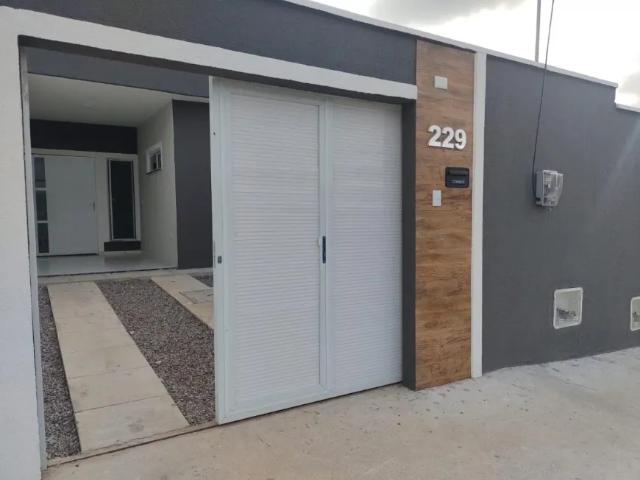 Casa com 2 Quartos e 2 banheiros à Venda, 80 m² por R$ 180.000