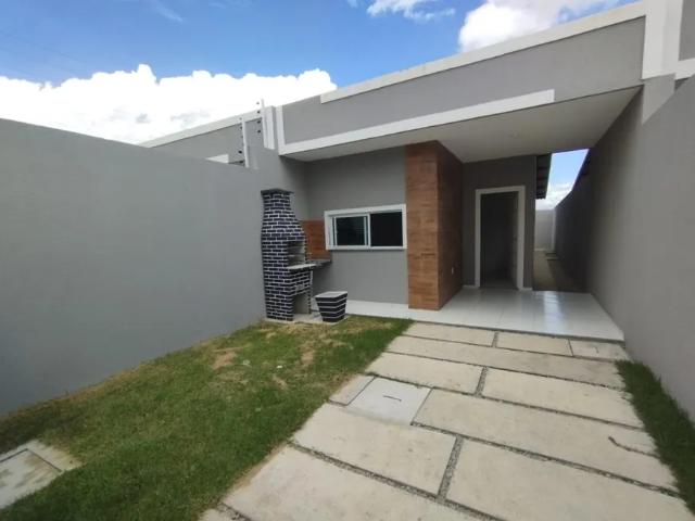 Casa com 2 Quartos e 2 banheiros à Venda, 80 m² por R$ 180.000