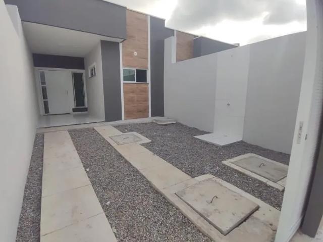 Casa com 2 Quartos e 2 banheiros à Venda, 80 m² por R$ 180.000