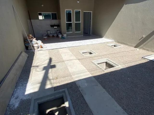Casa com 2 Quartos e 2 banheiros à Venda, 80 m² por R$ 195.000
