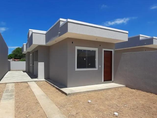 Casa com 2 Quartos e 2 banheiros à Venda, 80 m² por R$ 270.000
