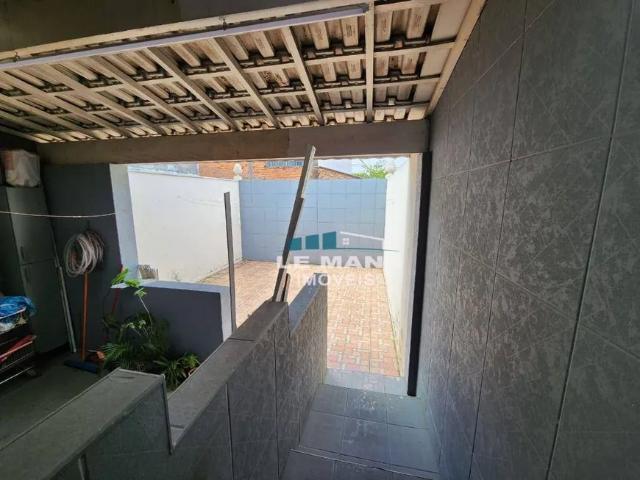 Casa com 2 Quartos e 2 banheiros à Venda, 80 m² por R$ 280.000