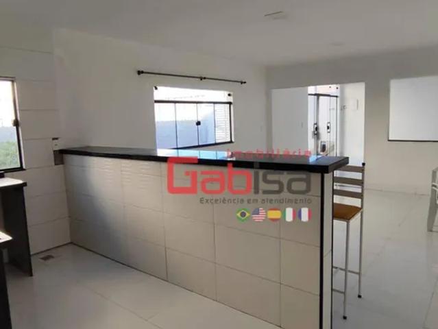 Casa com 2 Quartos e 2 banheiros à Venda, 80 m² por R$ 290.000