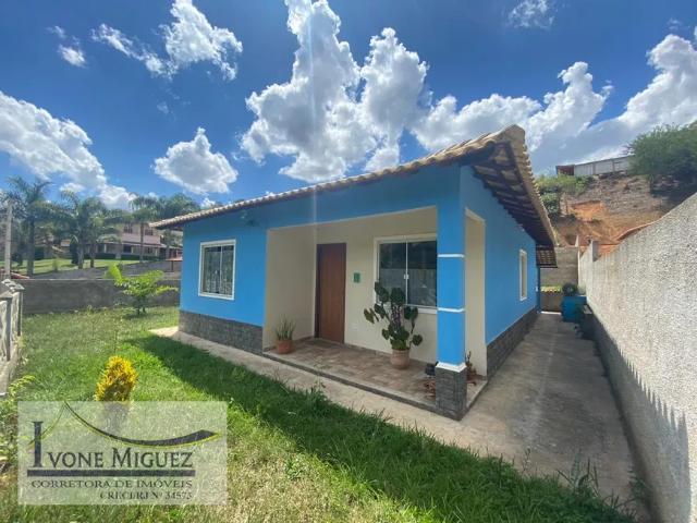 Casa com 2 Quartos e 2 banheiros à Venda, 80 m² por R$ 360.000